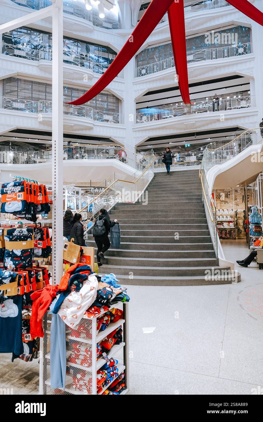 The Primark retail store located on Gran Via in Madrid Stock Photo - Alamy