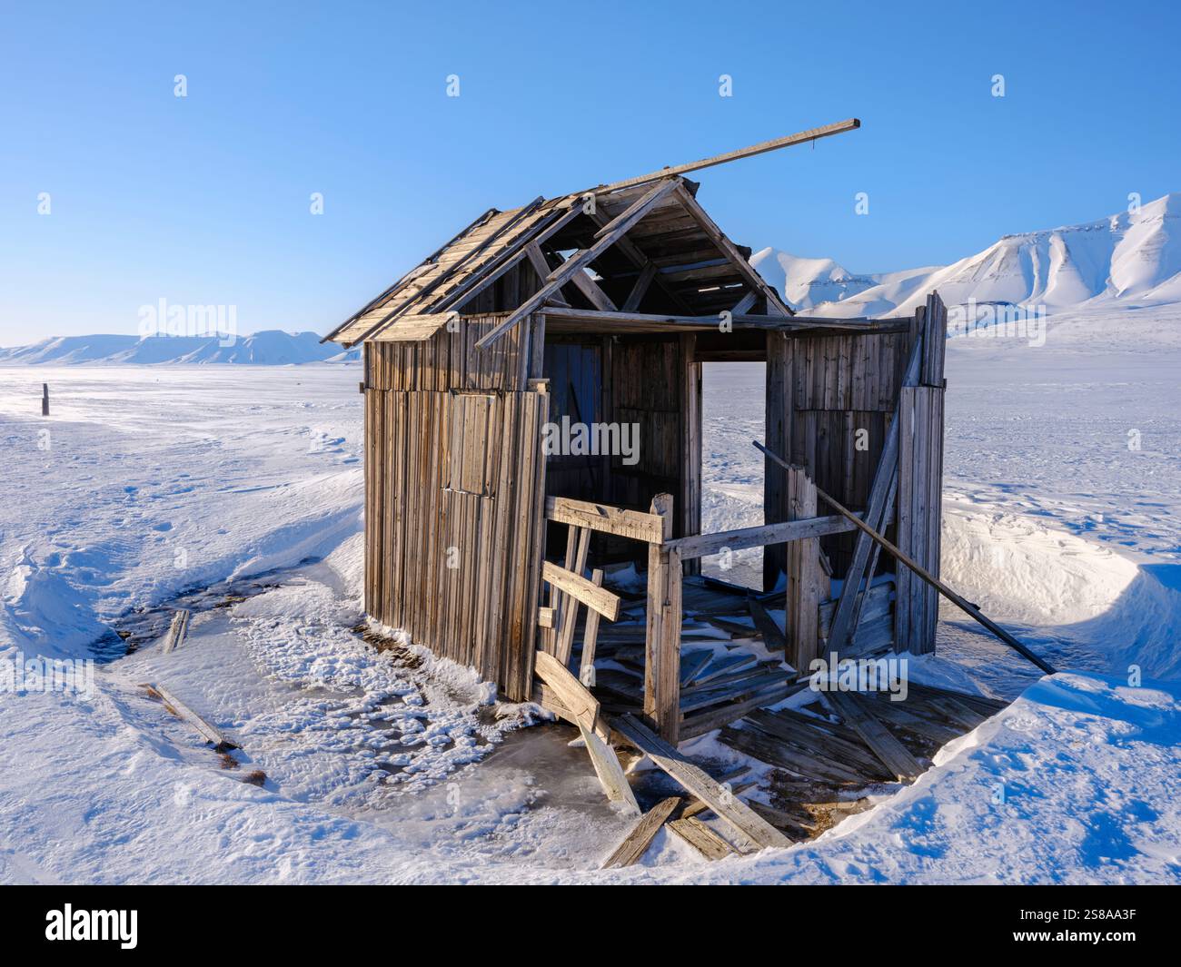 Old hut for trapping and hunting. Valley Reindalen, Van Mijenfjorden NP ...
