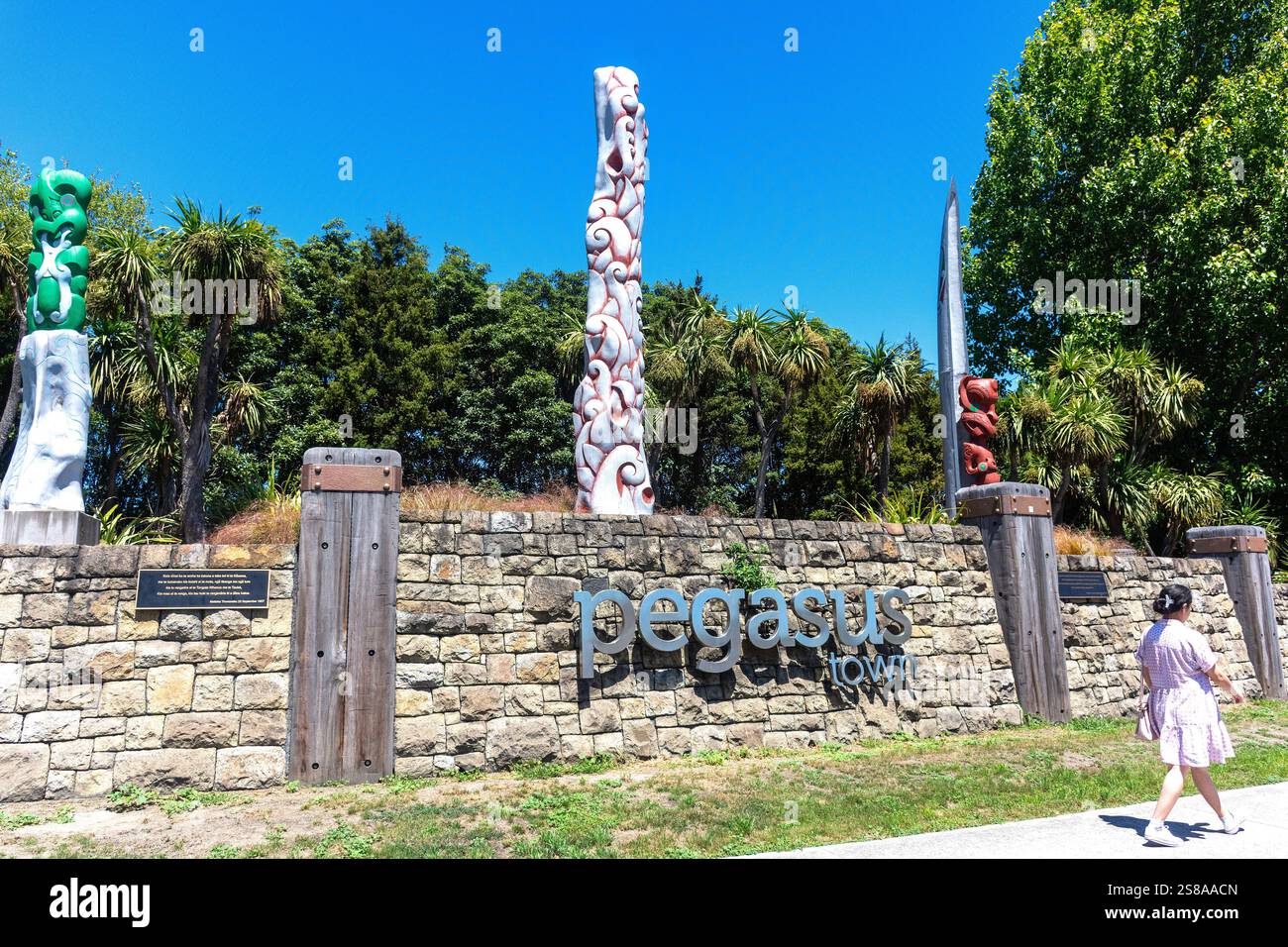 Pegasus Town sign with Maori Pou carvings, Main North Road, Pegasus ...
