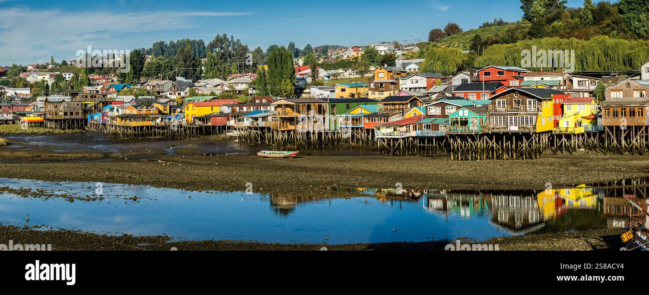 Traditional stilt houses by the sea, Castro village, Chiloé Island ...