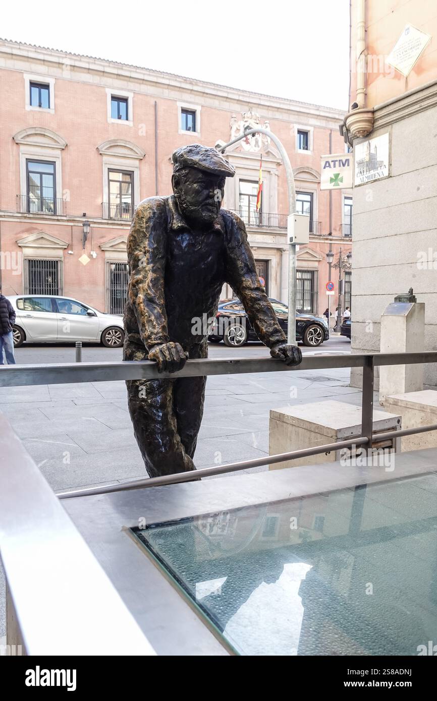 The 1999 bronze statue by Salvador Fernández Oliva portrays an elderly ...