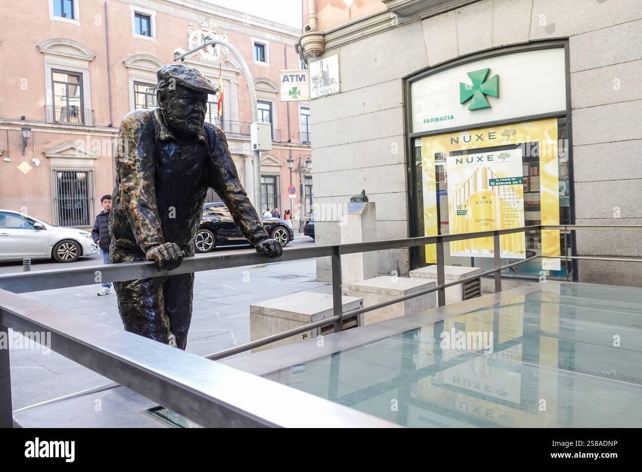 The 1999 bronze statue by Salvador Fernández Oliva portrays an elderly ...