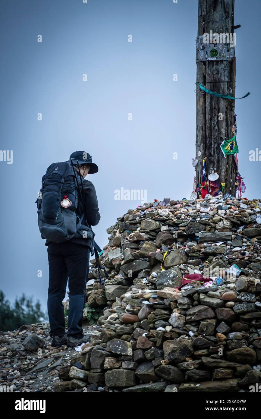 pilgrims of Santiago in Cruz de Ferro (Iron Cross), Foncebadón hill ...