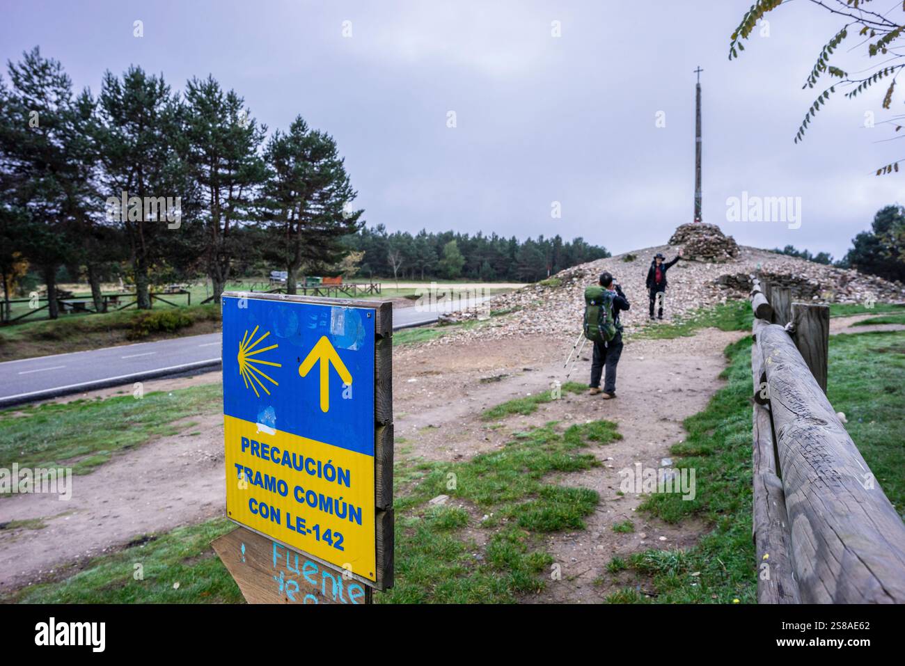 pilgrims of Santiago in Cruz de Ferro (Iron Cross), Foncebadón hill ...