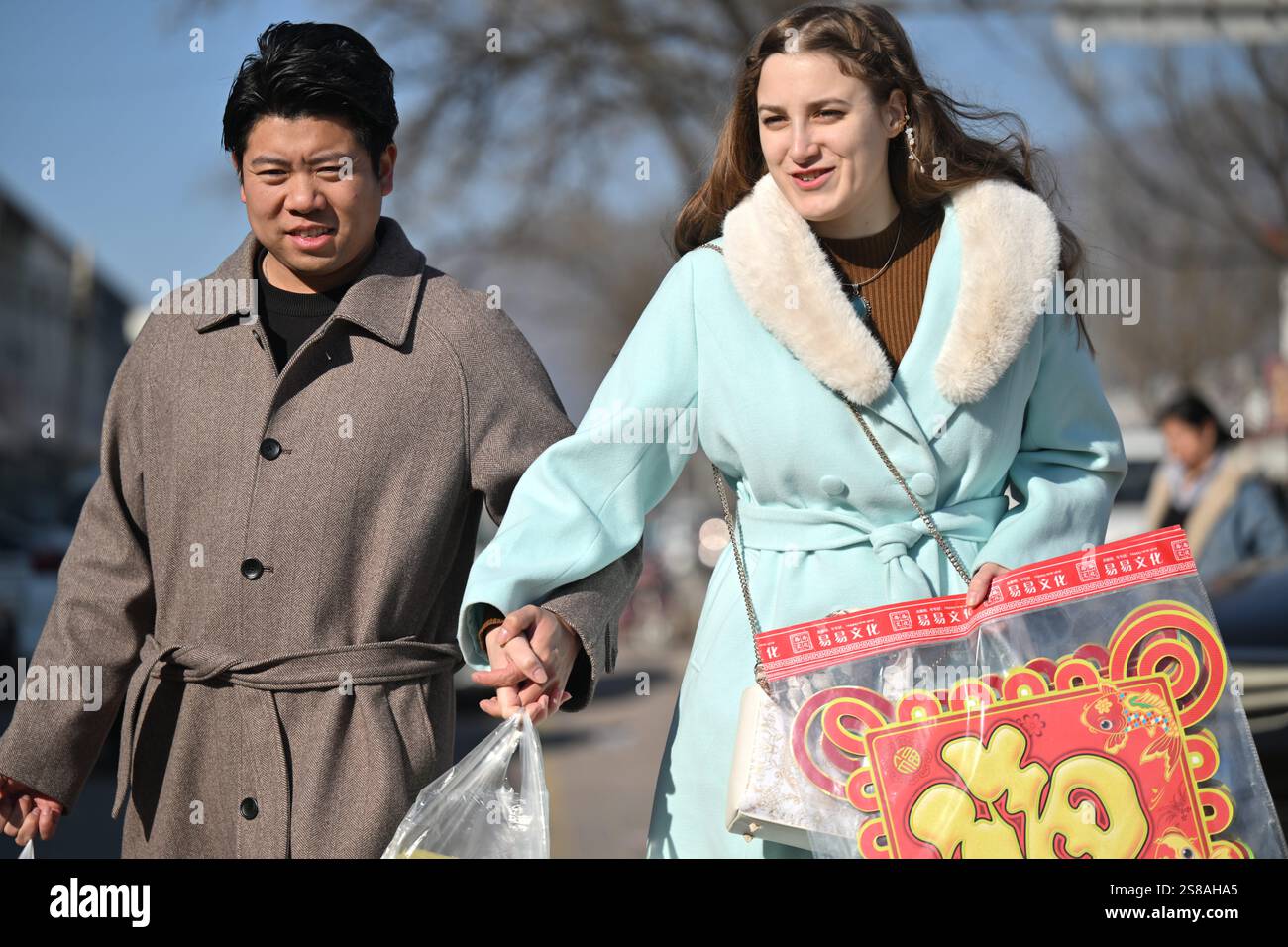 (250122) -- TIANJIN, Jan. 22, 2025 (Xinhua) -- Sara Tentori and her ...