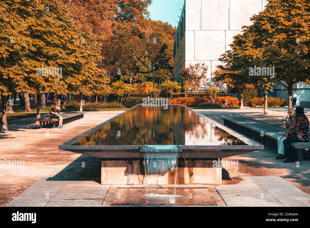 Water fountain in a park in Philadelphia Pennsylvania Stock Photo - Alamy