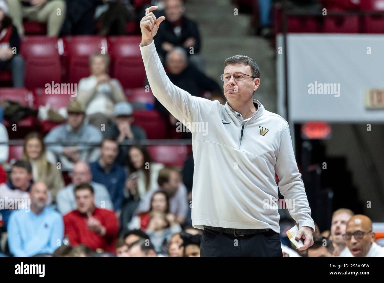 Vanderbilt head coach Mark Byington signals in to his team during the ...