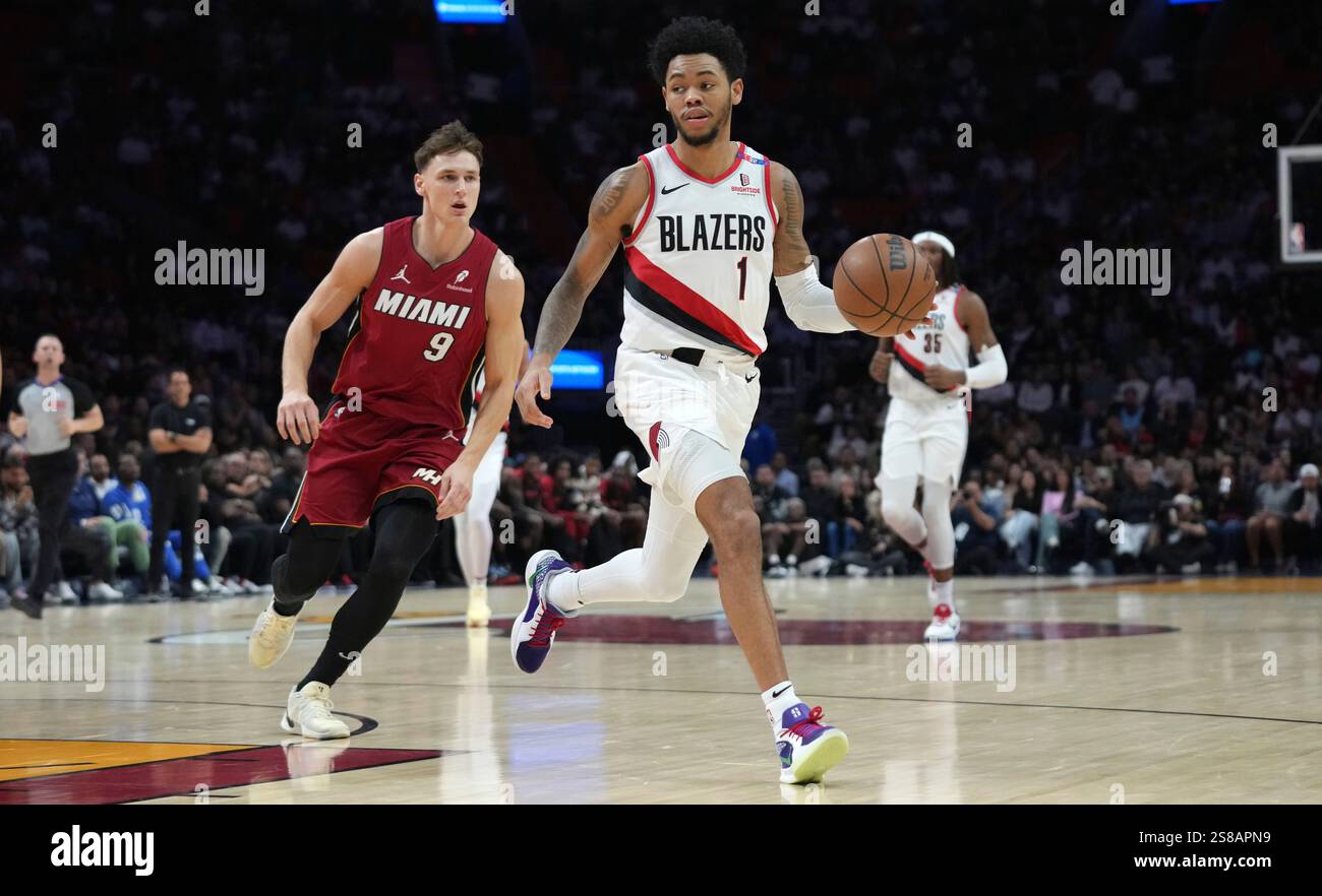 Portland Trail Blazers guard Anfernee Simons (1) drives to the basket ...