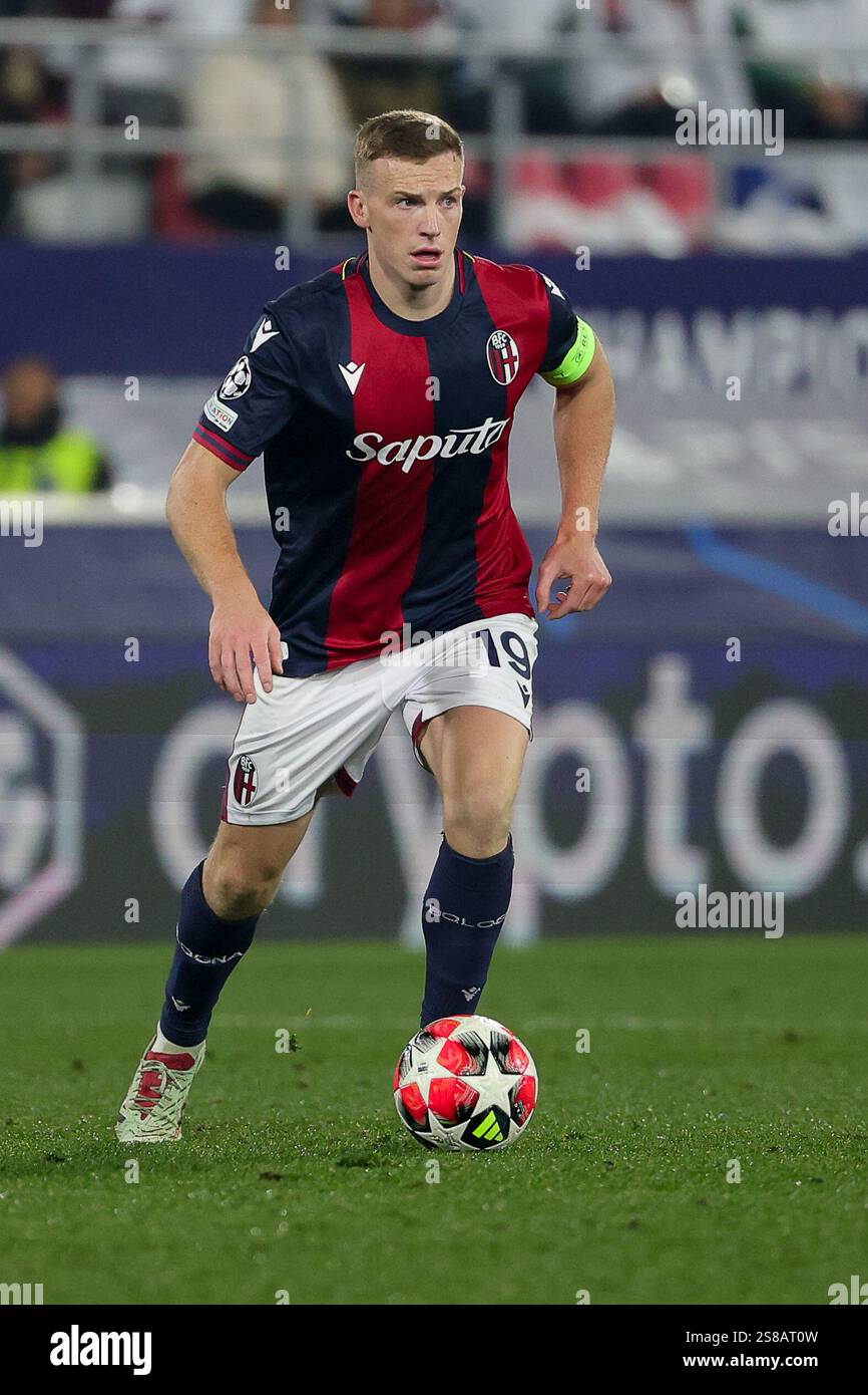 Bologna, Italy. 21st Jan, 2025. Lewis Ferguson of Bologna FC in action ...