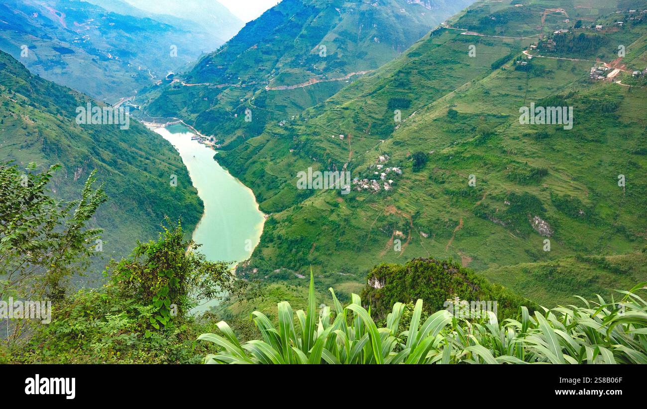 Ha Giang Loop, Nho Que River, Ma Pi Leng Pass, Dong Van, Ha Giang ...