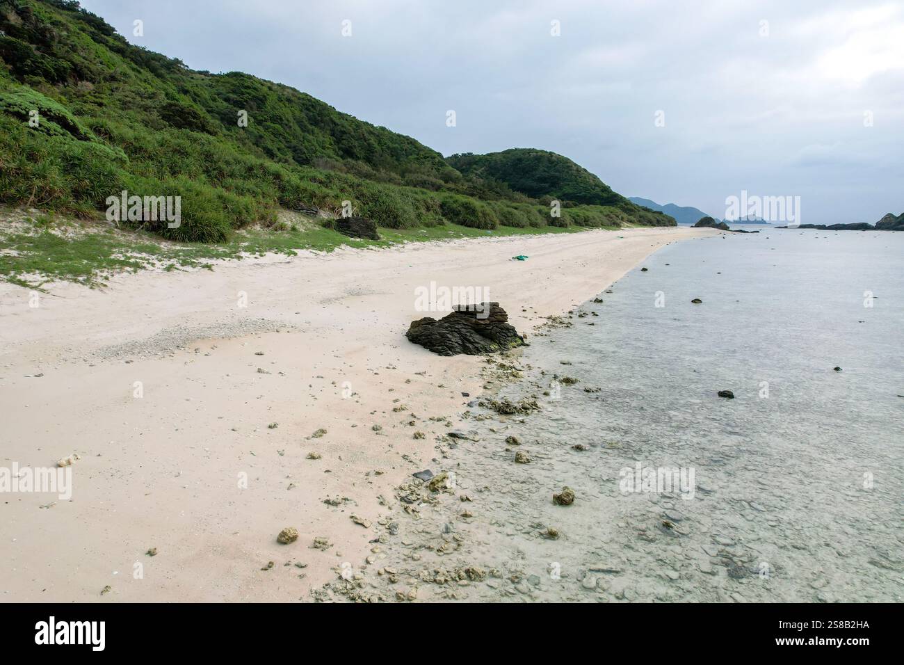 Photographing the spring seaside of Aka Island, Zamami Village, Okinawa ...