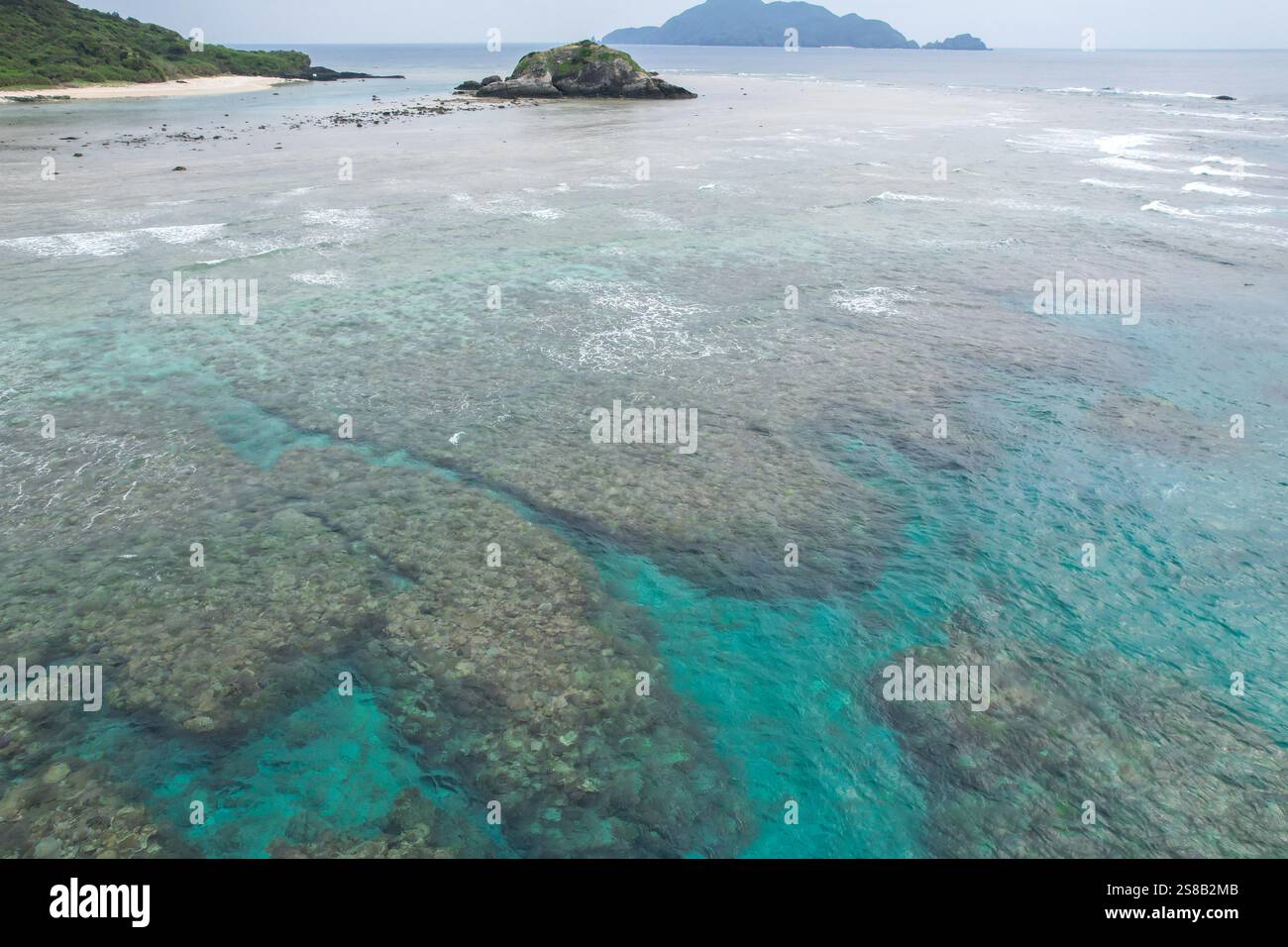 Photographing the spring seaside of Aka Island, Zamami Village, Okinawa ...