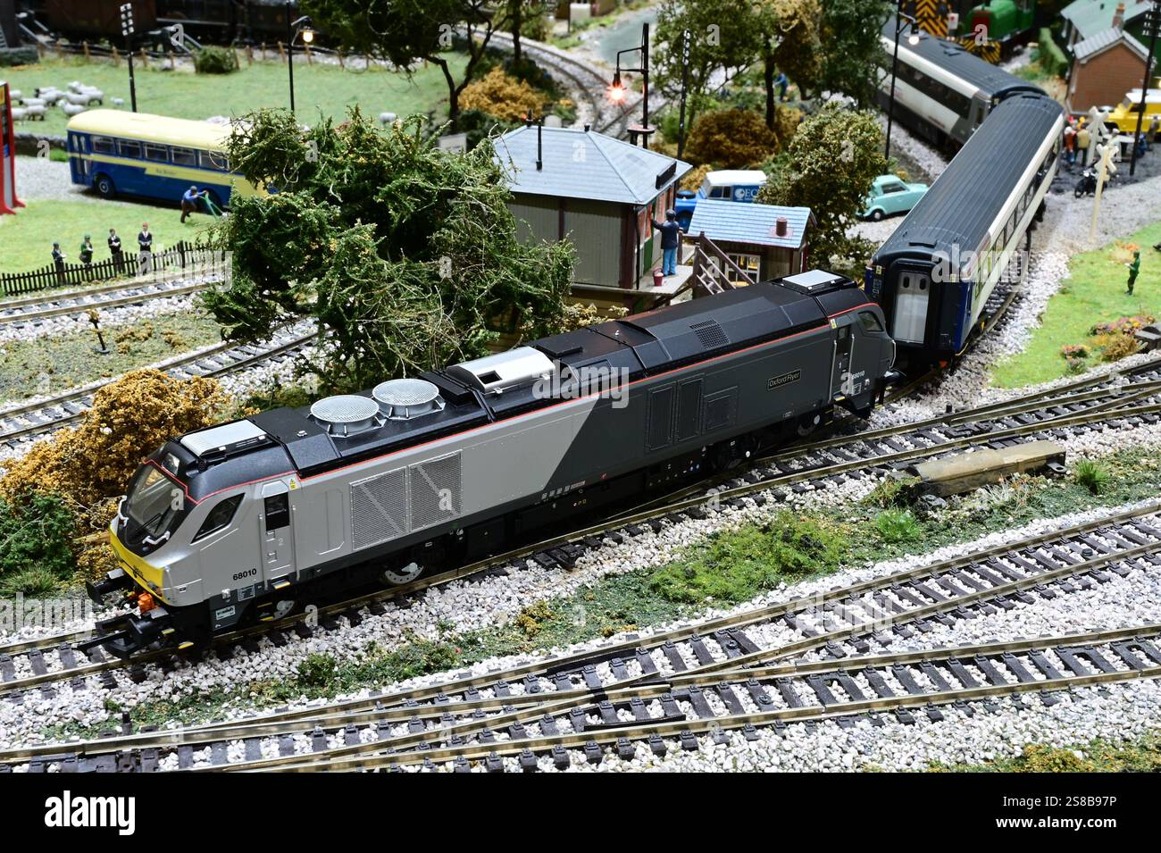 Class 68 pulling East Coast Railways coaches Stock Photo - Alamy