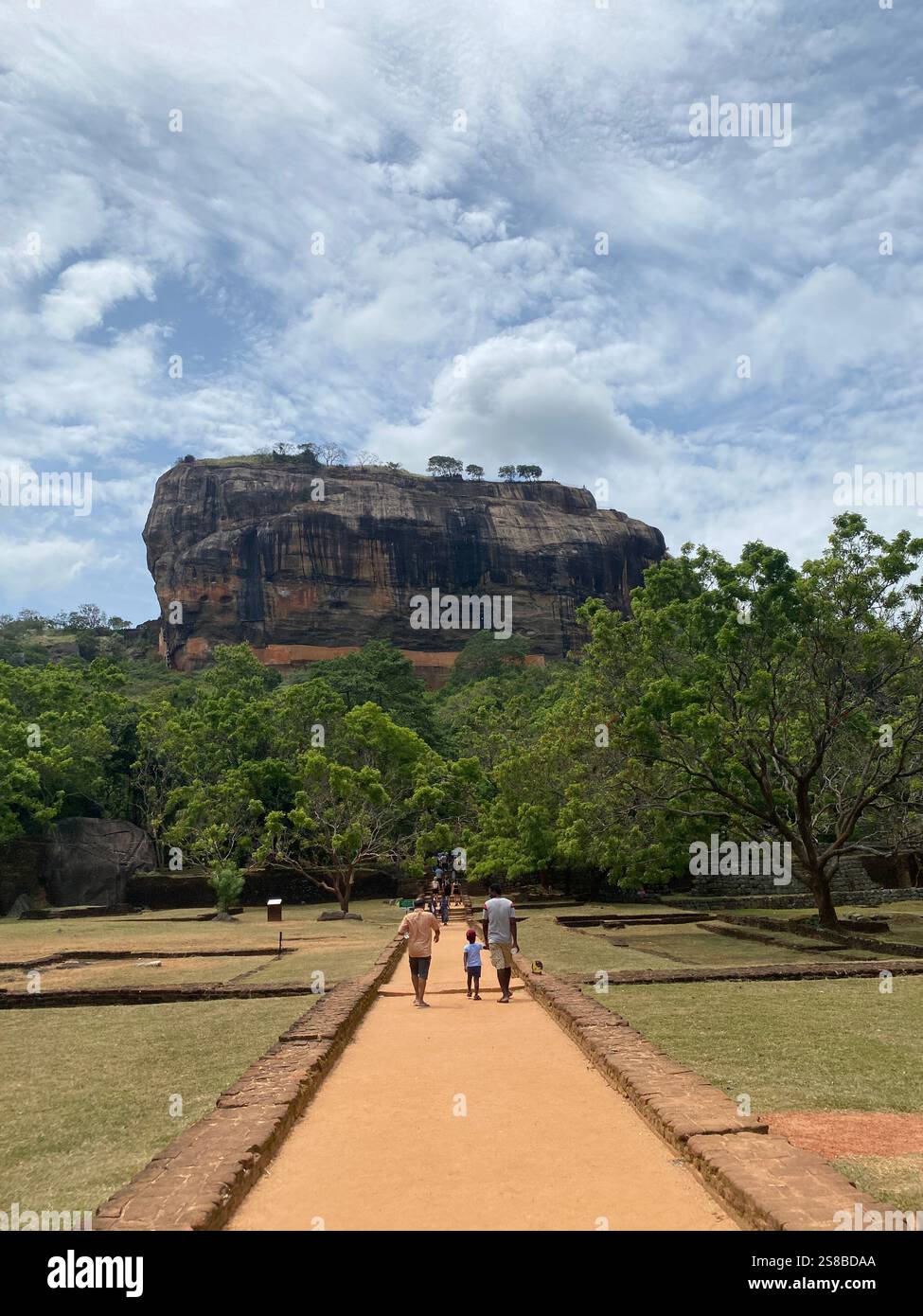 Sigiriya from afar hi-res stock photography and images - Alamy