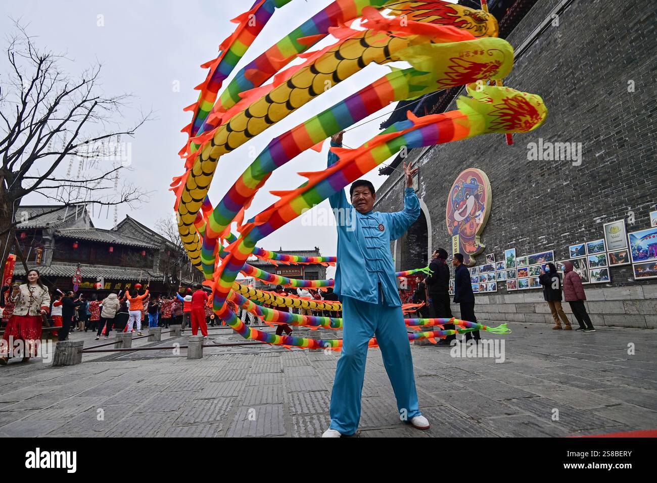 QINGZHOU, CHINA - JANUARY 22, 2025 - A folk artist plays diabolo at the ...