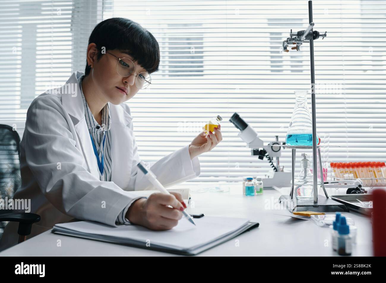 Conducting Science Experiment in Laboratory Setting Stock Photo - Alamy