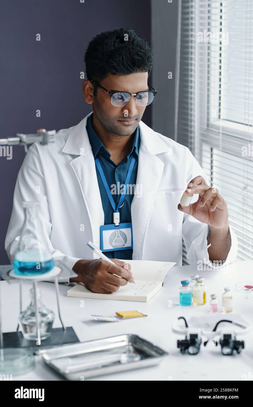 Conducting Scientific Experiment in Modern Laboratory Stock Photo - Alamy