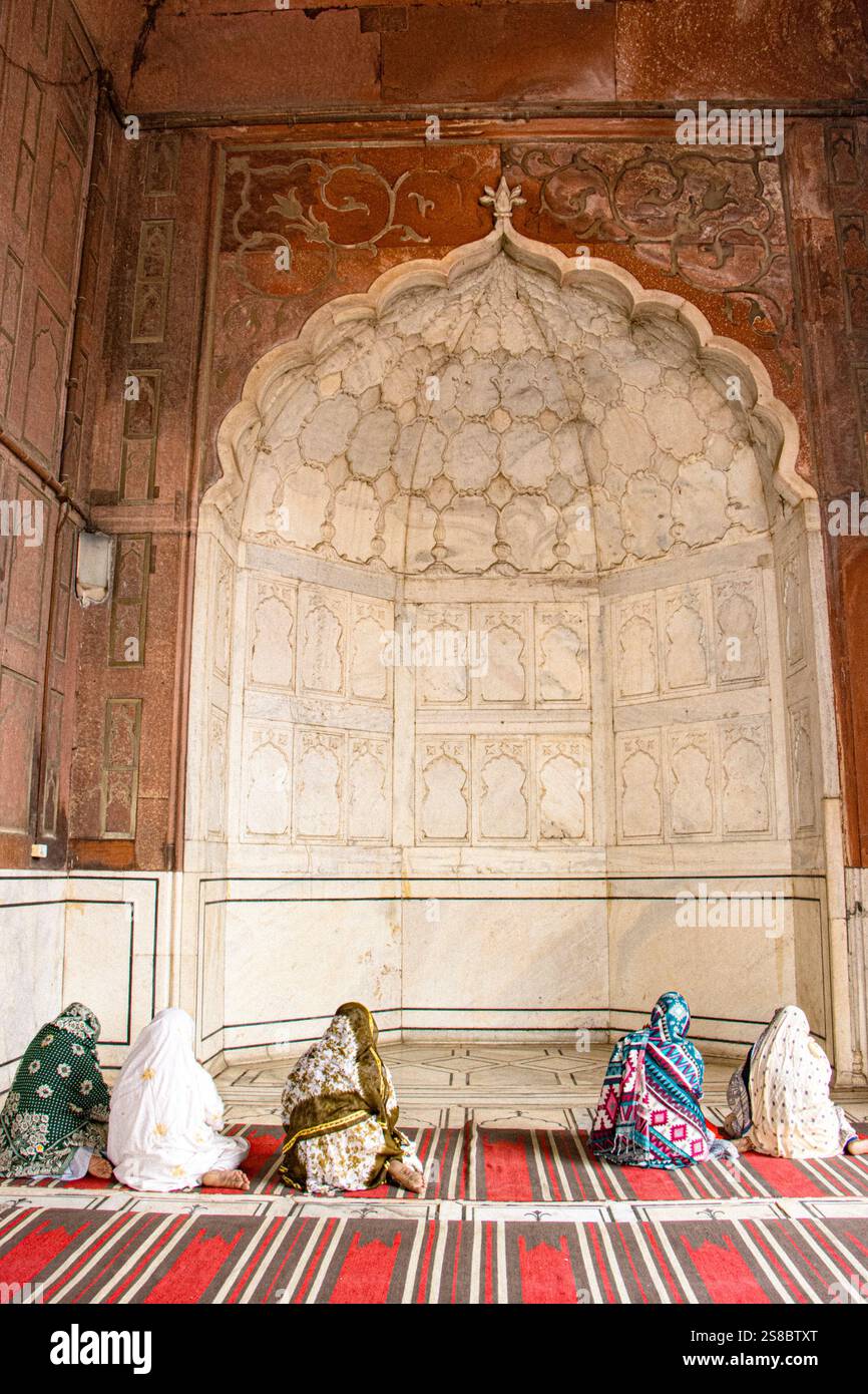 The Masjid-i-Jehan-Numa, commonly known as the Jama Masjid of Delhi, is ...