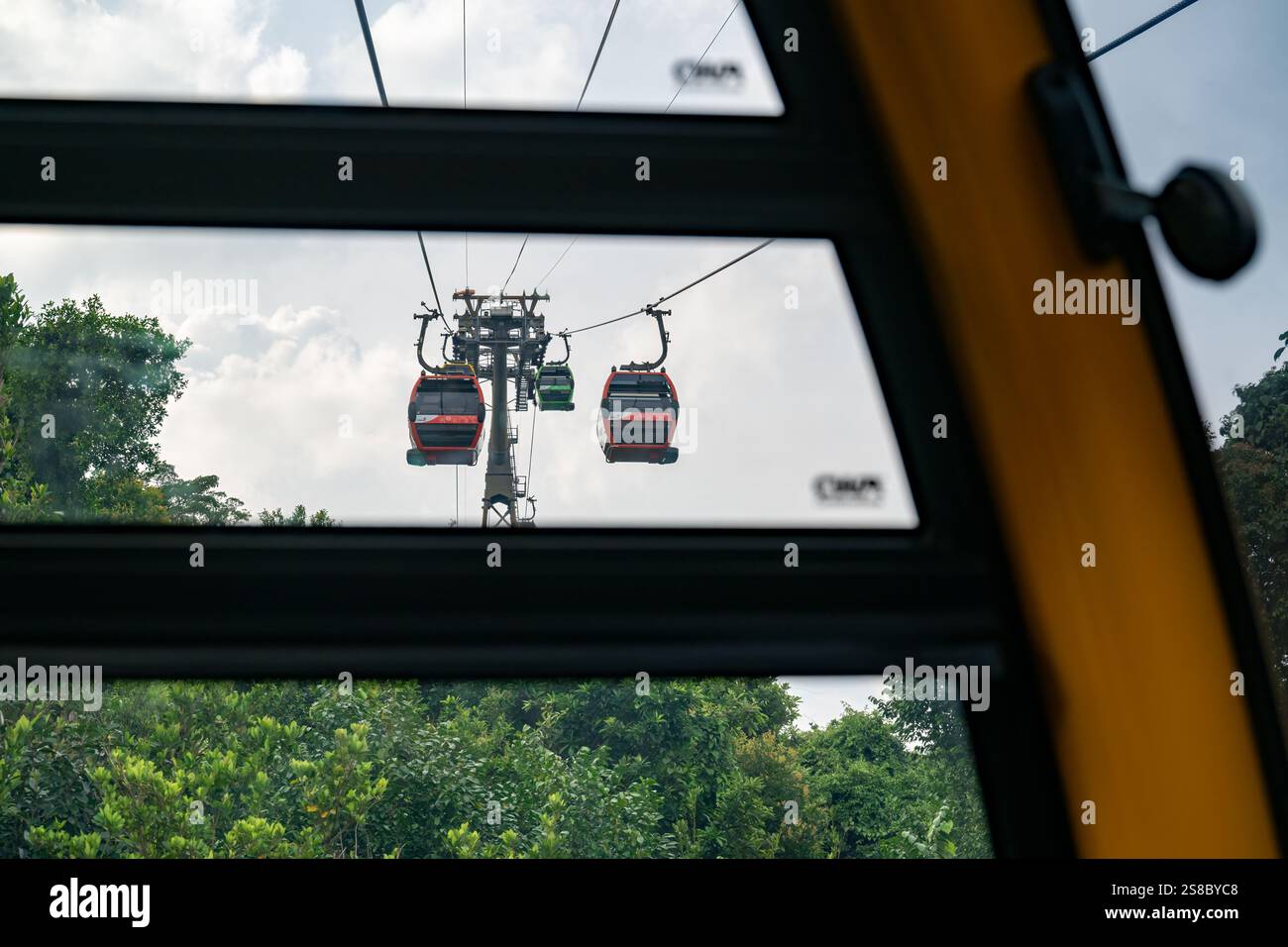 Singapore Sentosa Island, Cable car to Harbourfront and Mount Faber ...