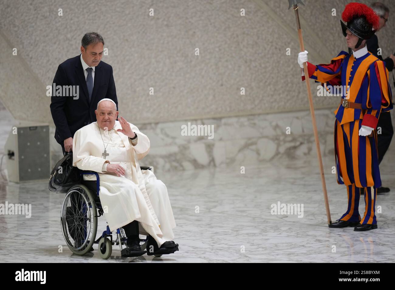 Pope Francis arrives for his weekly general audience in the Pope Paul ...