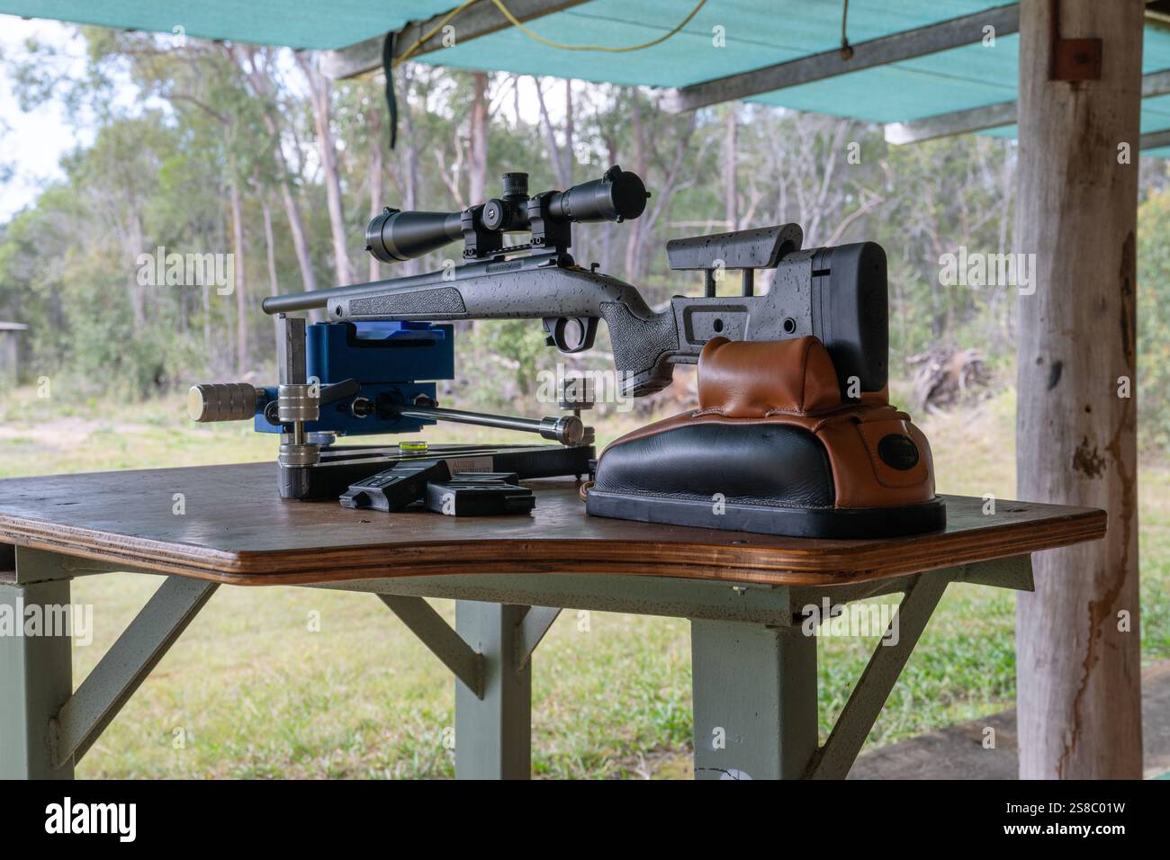 Rifle gun target shooting, bench rest sport sports shooter, focus ...