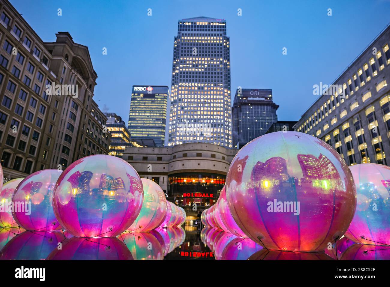 Canary wharf winter lights 2025 hi-res stock photography and images - Alamy