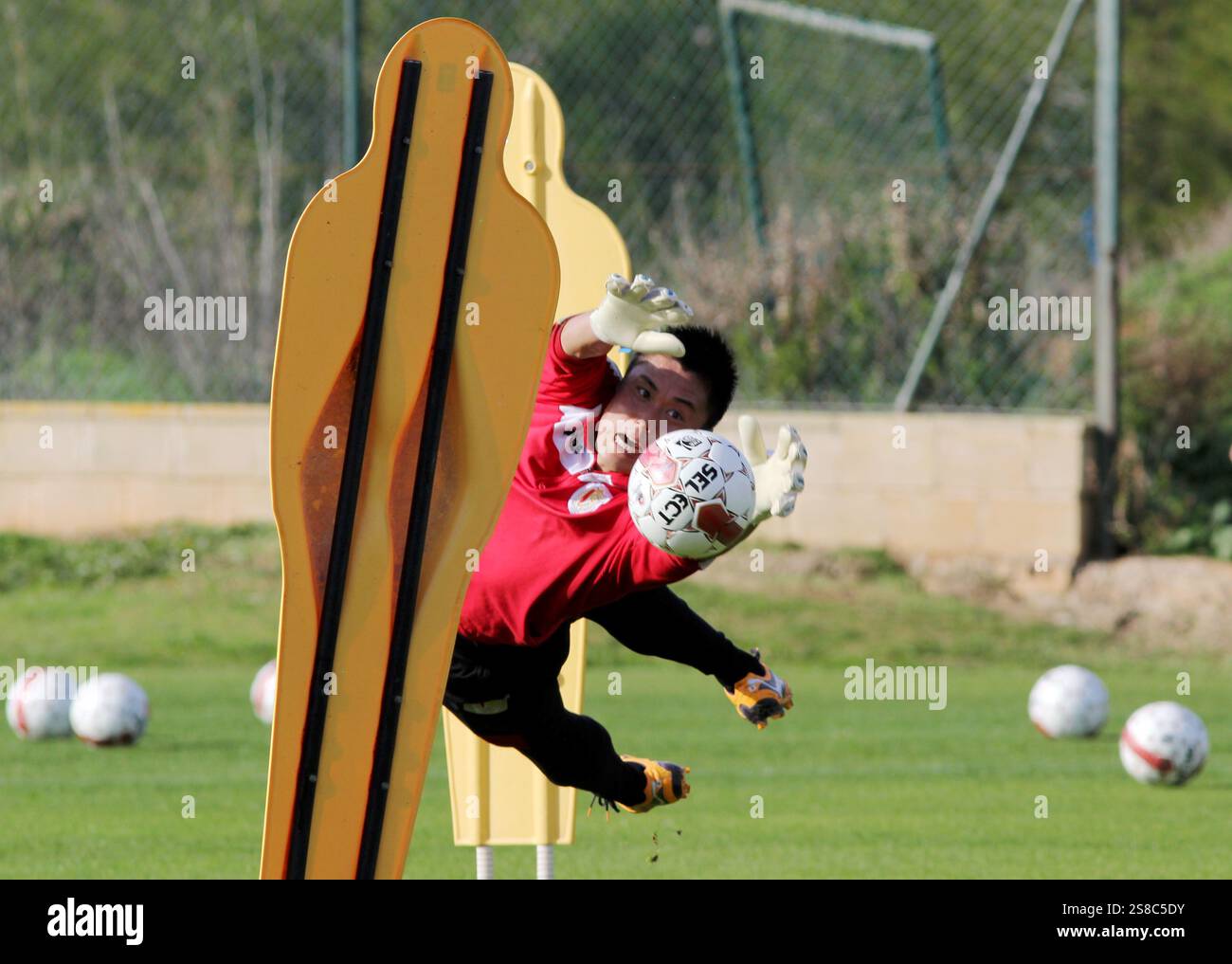 Eiji Kawashima, Japan International goalkeeper. Standard de Liege ...