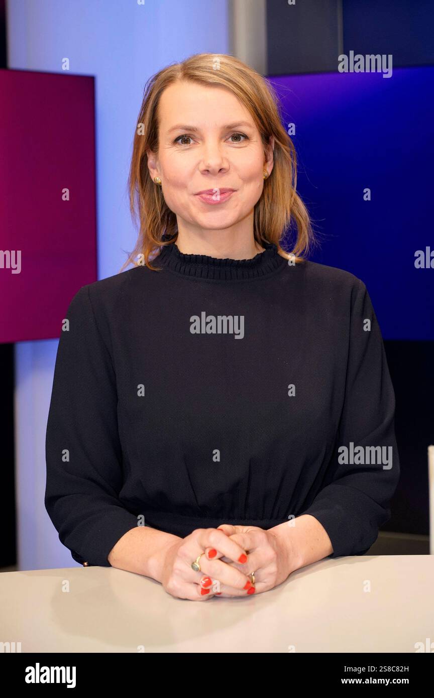 Helene Bubrowski in der ARD-Talkshow maischberger im Studio Berlin ...