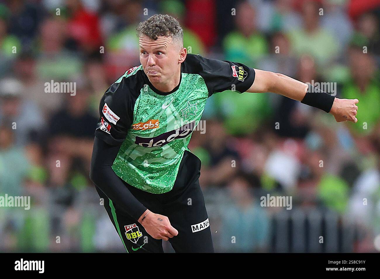 Sydney, Australia. 22nd Jan, 2025. Peter Siddle of the Stars bowls ...