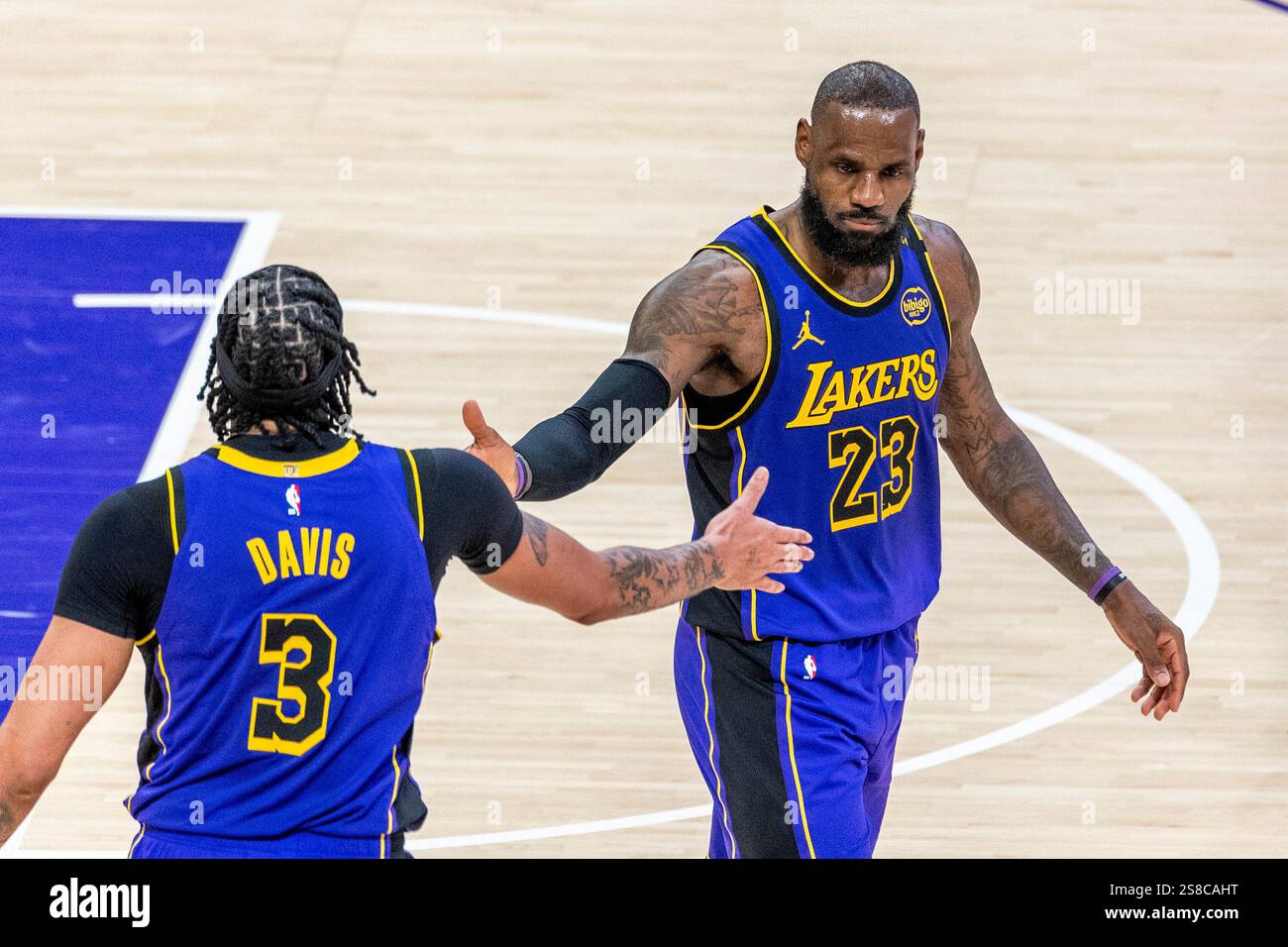 Los Angeles, United States. 21st Jan, 2025. Los Angeles Lakers' LeBron ...