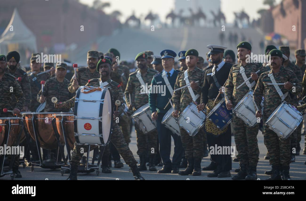 NEW DELHI, INDIA - JANUARY 21: Indian Defence tri-service personnel ...