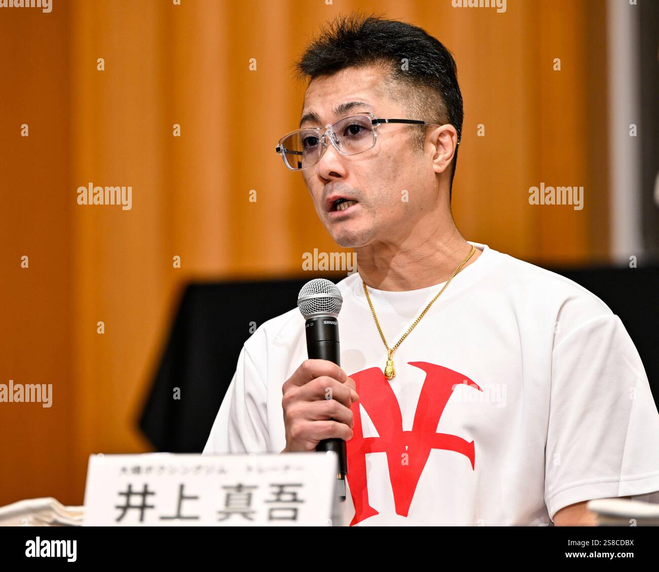 Yokohama, Japan. 22nd Jan, 2025. Naoya Inoue's trainer and father ...