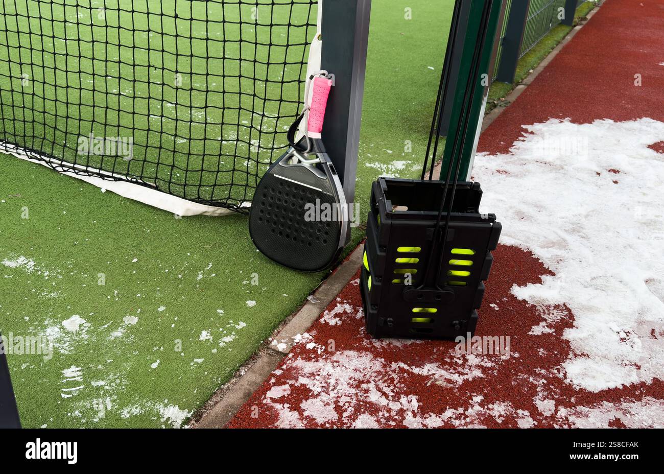 winter padel tennis court full of snow Stock Photo - Alamy