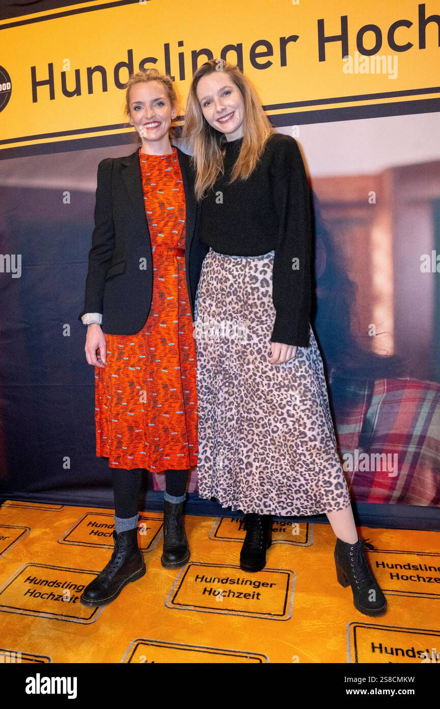 Deborah Müller und Julia Gruber bei der Premiere des Kinofilms ...