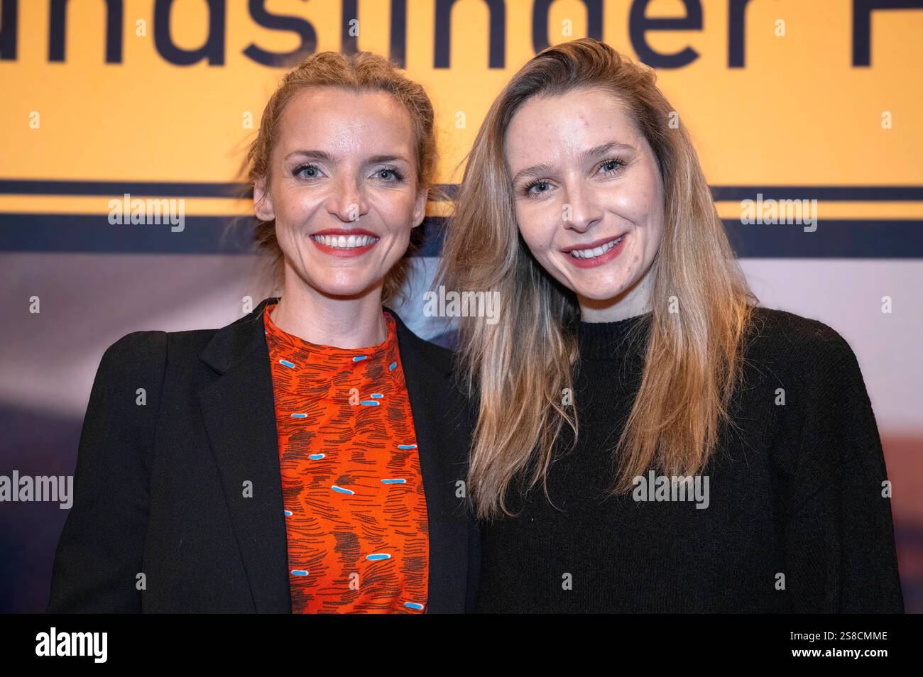 Deborah Müller und Julia Gruber bei der Premiere des Kinofilms ...