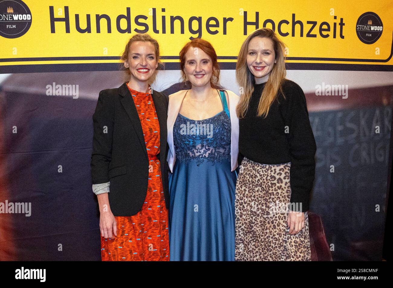 Deborah Müller, Christina Baumer und Julia Gruber bei der Premiere des ...
