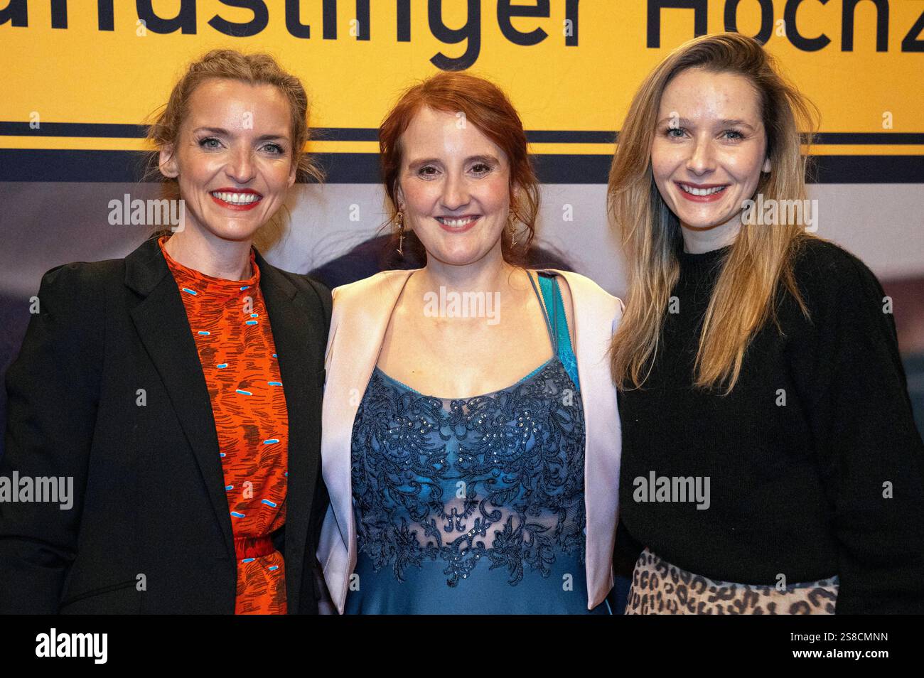 Deborah Müller, Christina Baumer und Julia Gruber bei der Premiere des ...