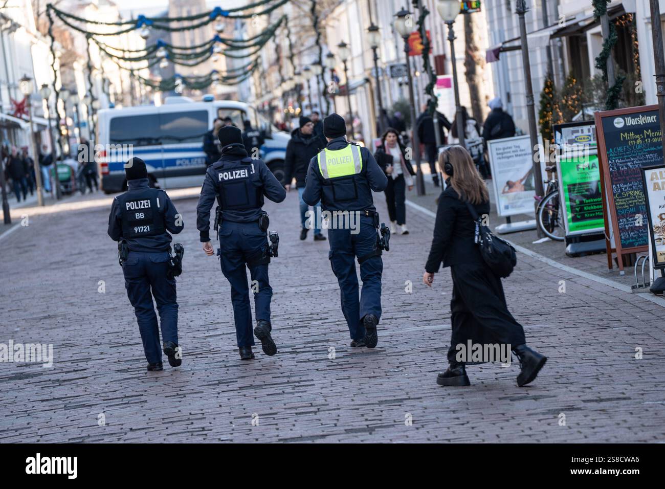 Polizei in der Innenstadt von Potsdam, SymbolbildPolizei in der ...
