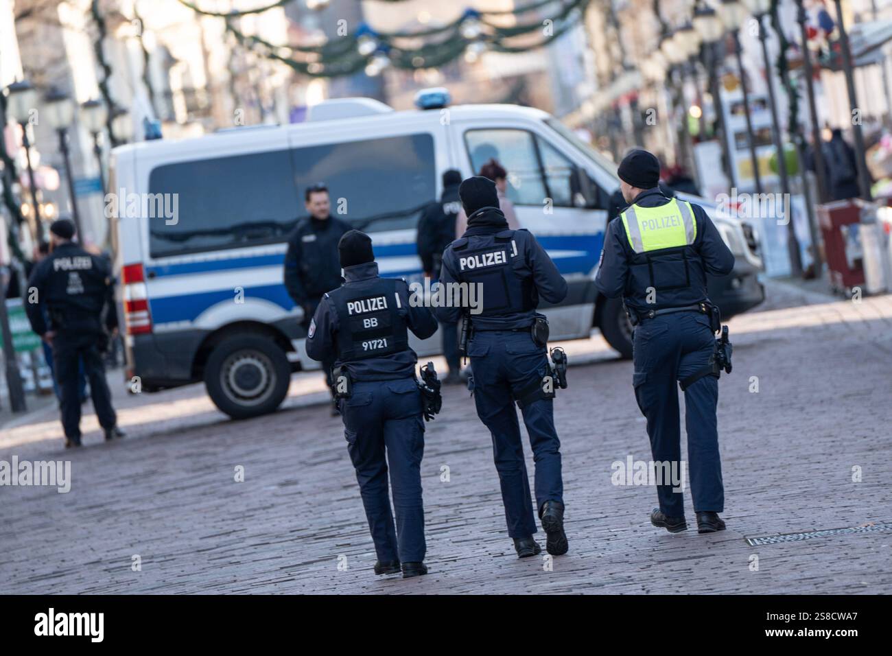 Polizei in der Innenstadt von Potsdam, SymbolbildPolizei in der ...