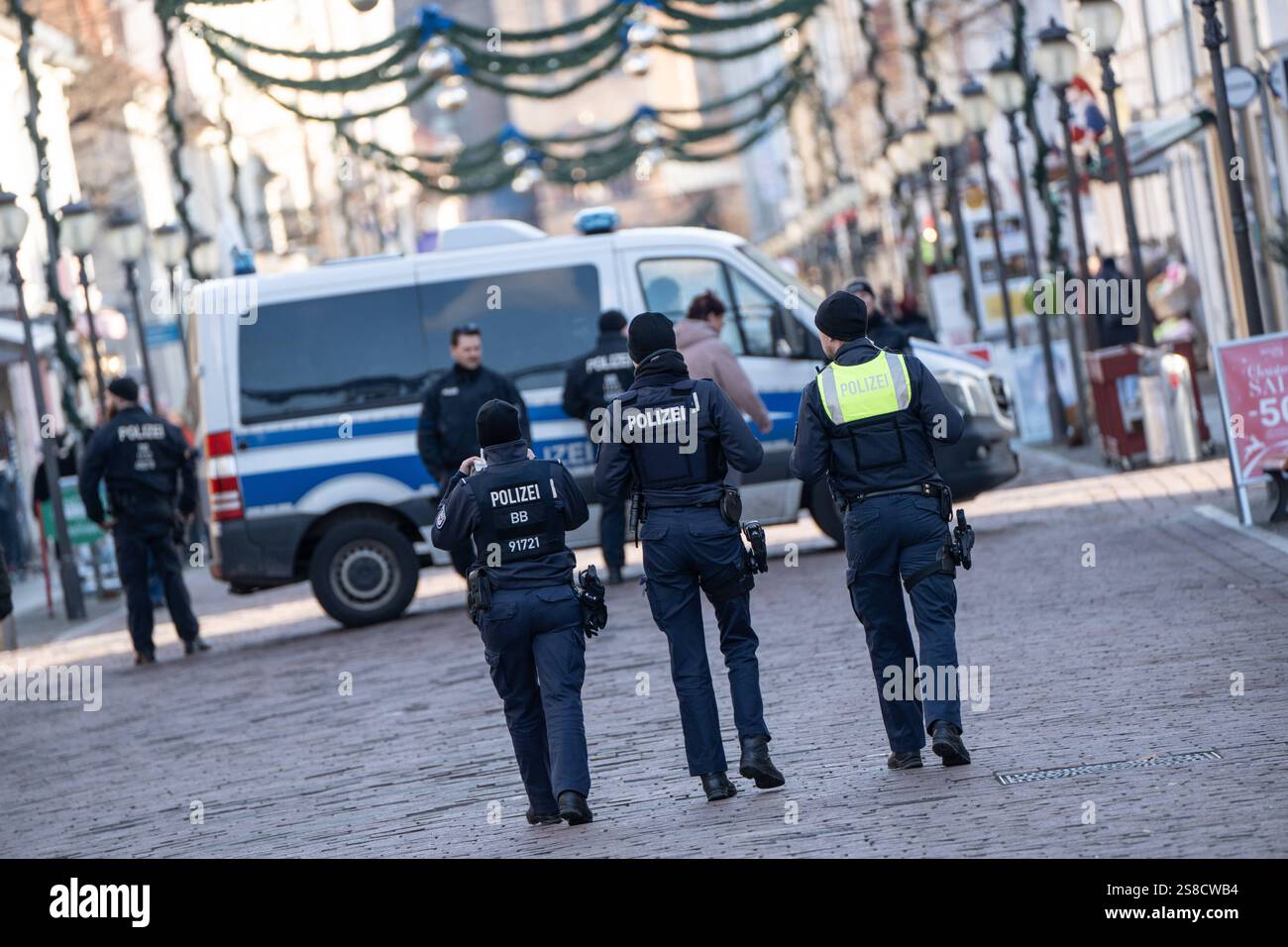 Polizei in der Innenstadt von Potsdam, SymbolbildPolizei in der ...