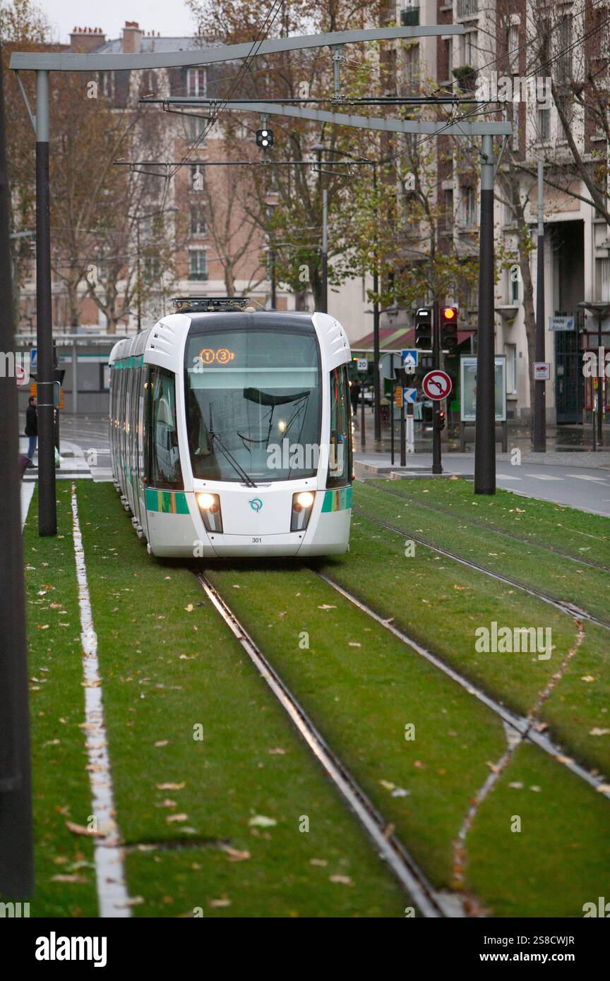 tram circulating in the city of Paris Stock Photo - Alamy