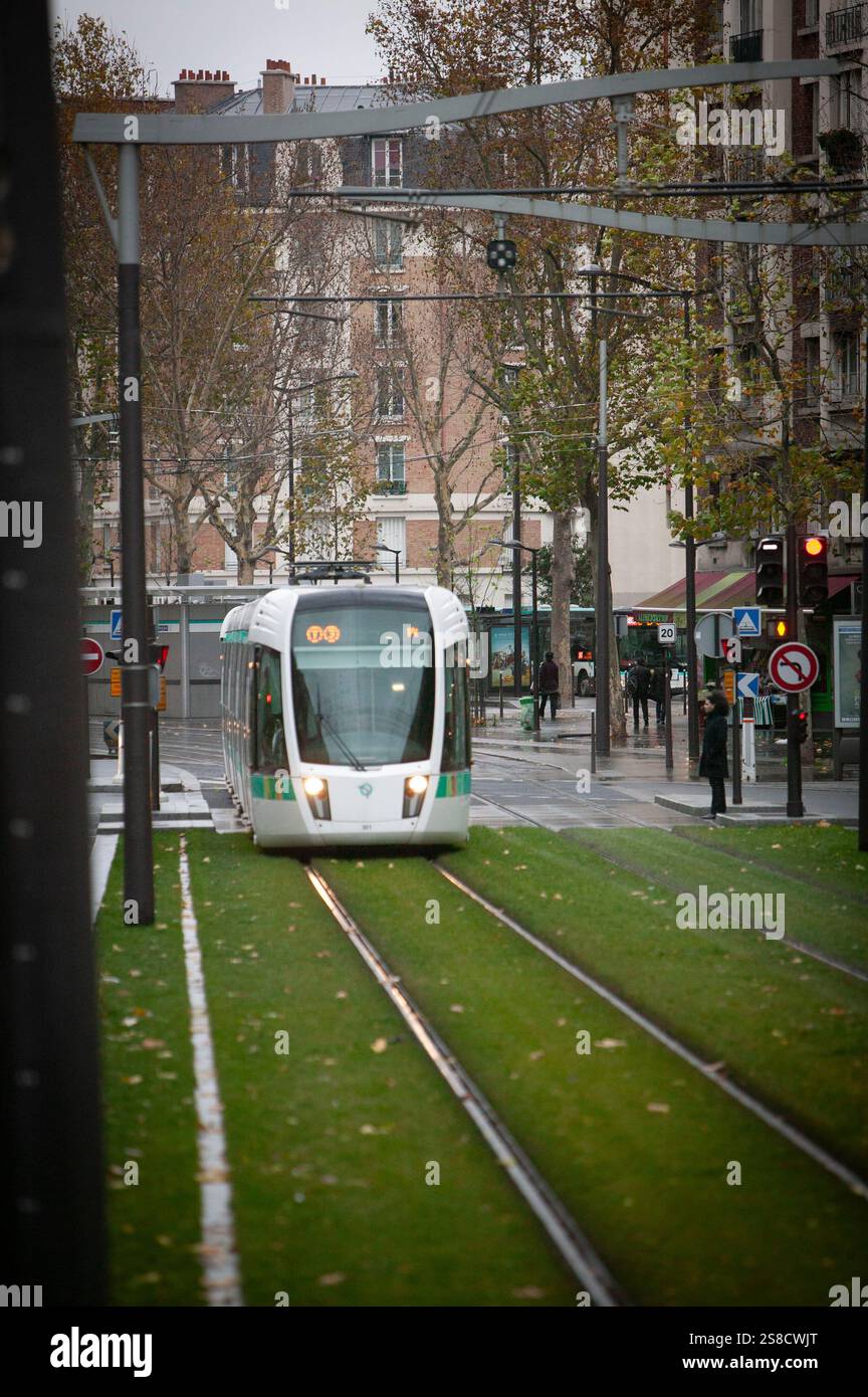tram circulating in the city of Paris Stock Photo - Alamy
