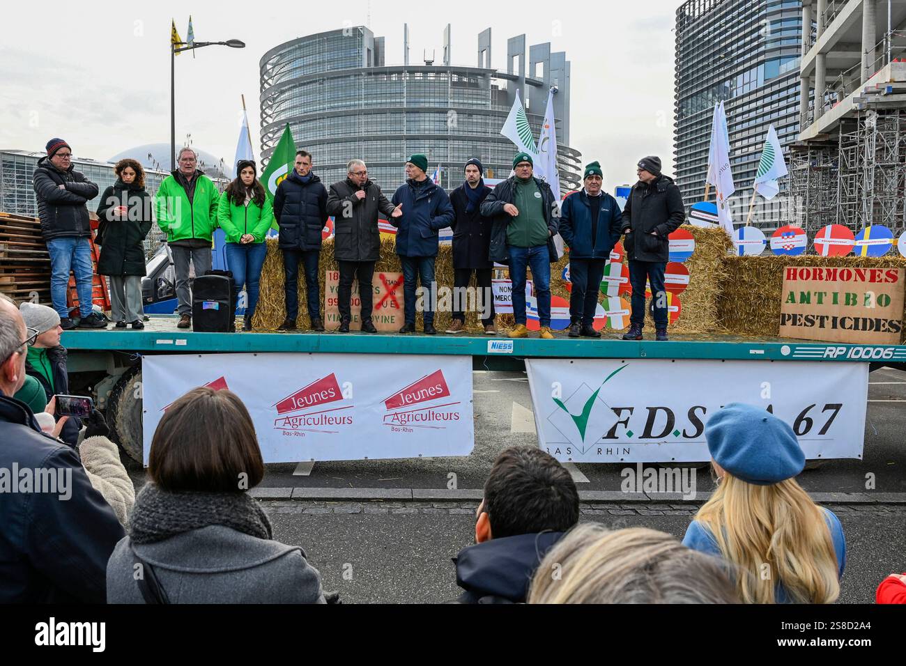 French farmers protest against the Mercosur agreement outside the ...