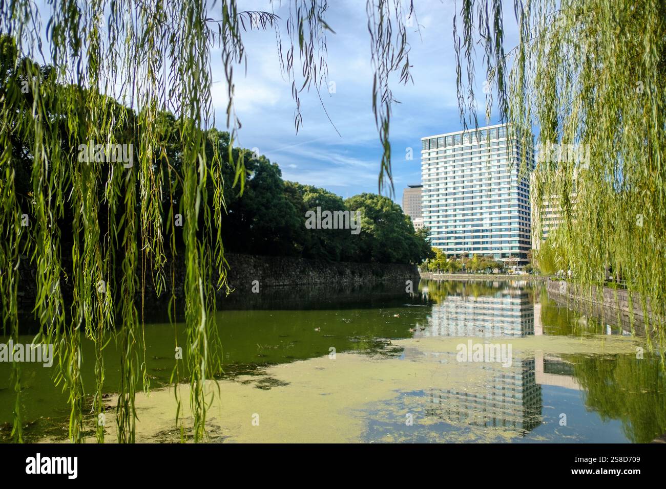 The wide moat around the Tokyo Imperial Palace and its gardens at ...