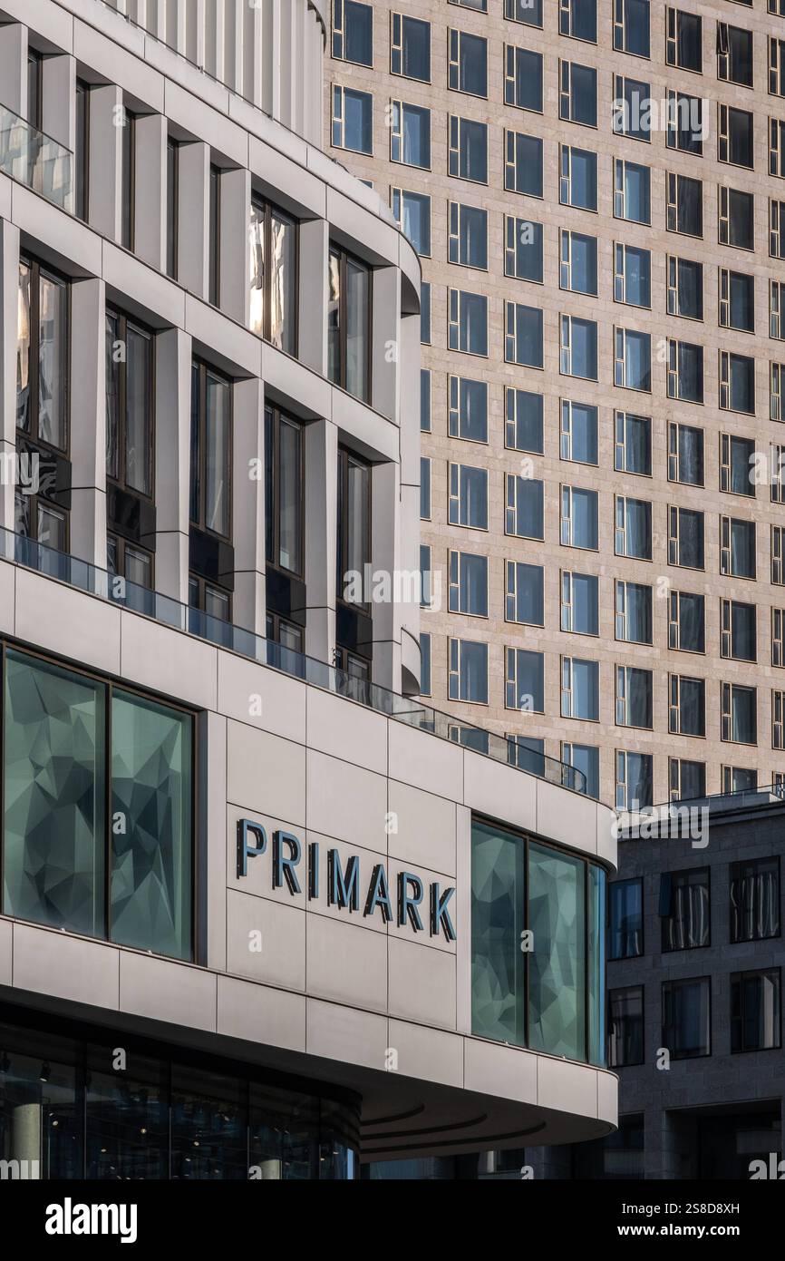 PRIMARK Schriftzug am ZOOM an der Joachimsthaler Straße Berlin ...