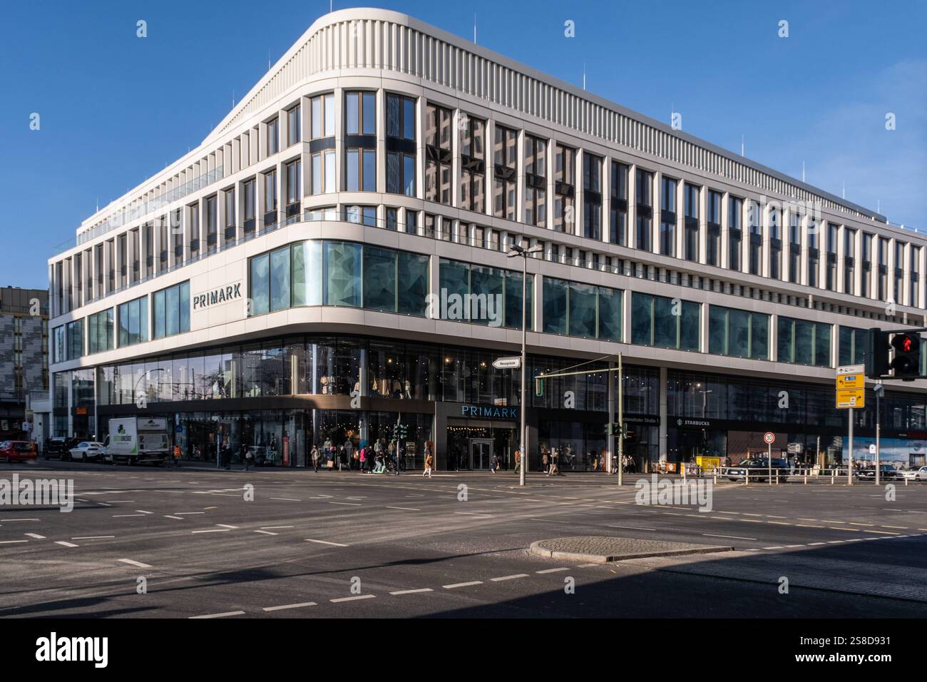 PRIMARK Schriftzug am ZOOM an der Joachimsthaler Straße Berlin ...