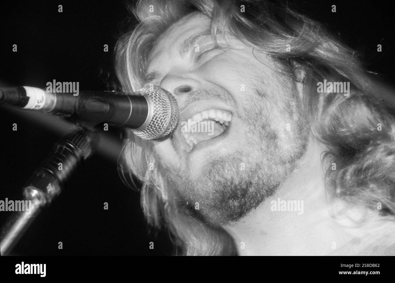 DOVES, EARLY CONCERT, 1999: A young early career picture of singer Jimi ...