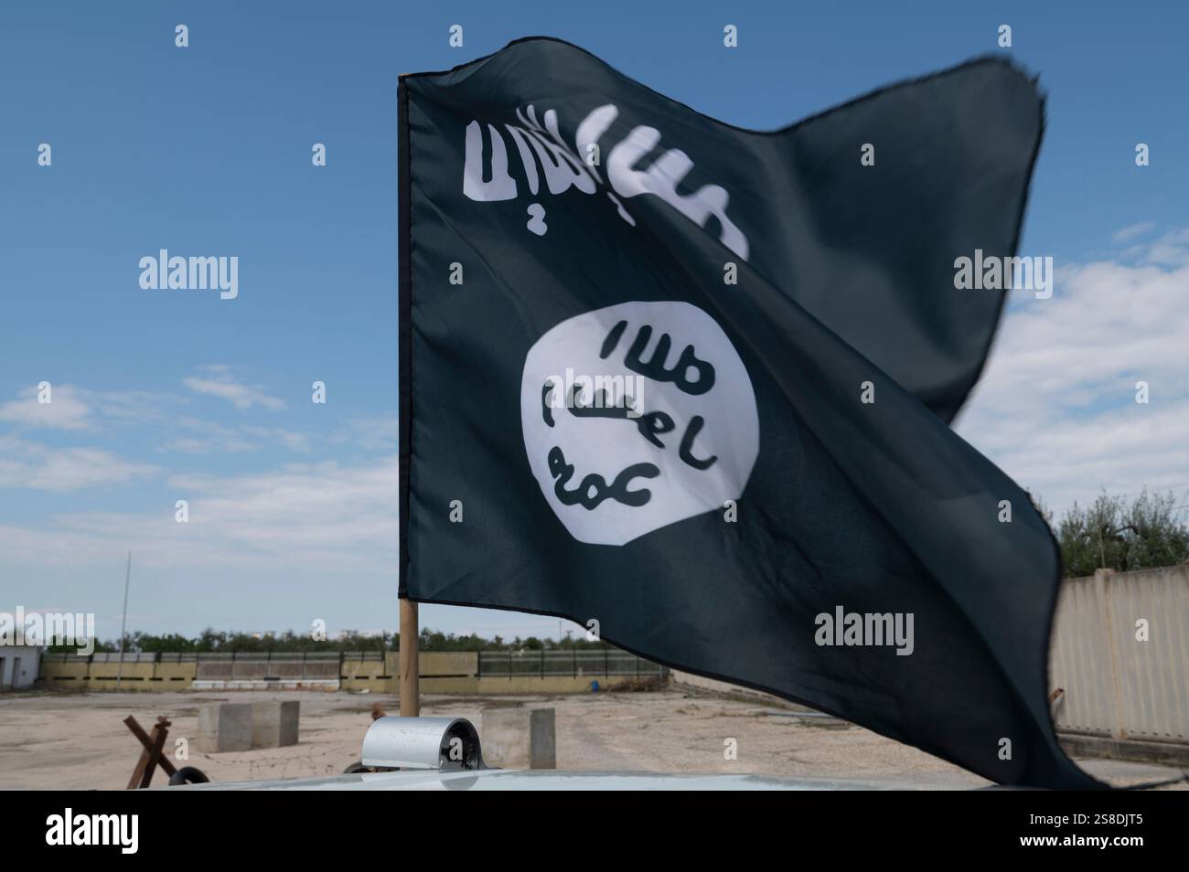 Isis flag hi-res stock photography and images - Alamy