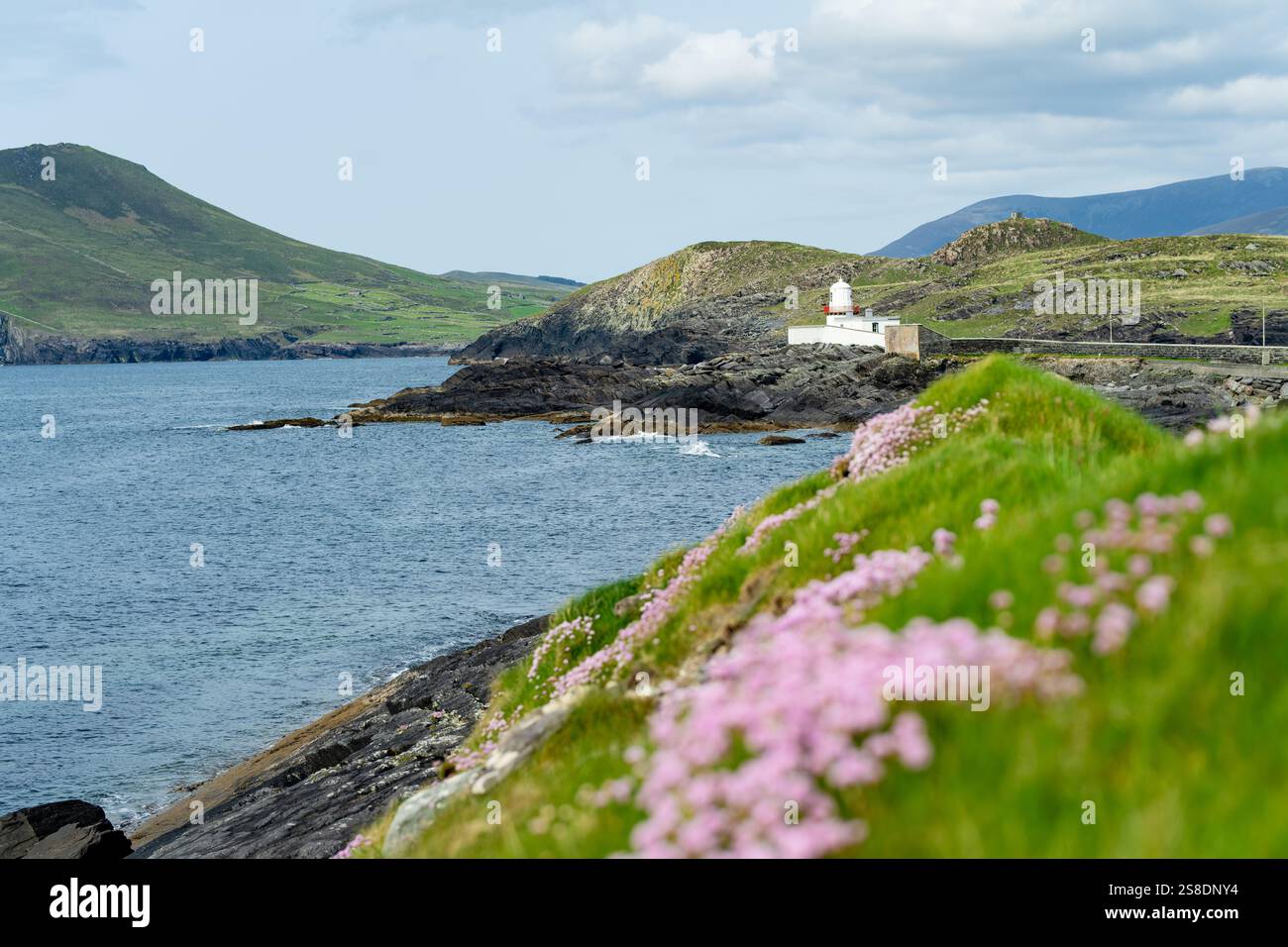 Beautiful view of Valentia Island Lighthouse at Cromwell Point ...