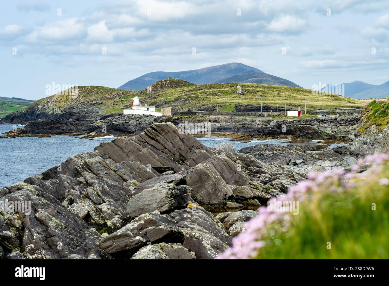 Beautiful view of Valentia Island Lighthouse at Cromwell Point ...
